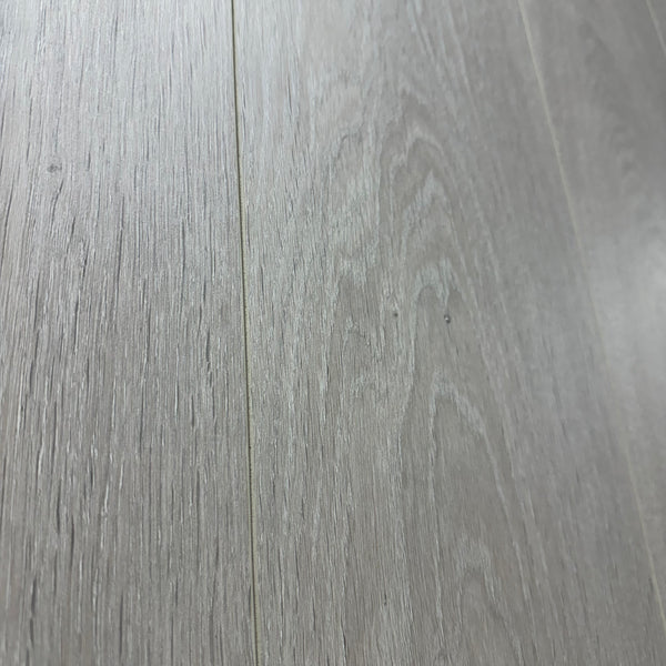 Konig Essence Alaska Oak 8mm (Laminate Flooring) - Wood Floor Store