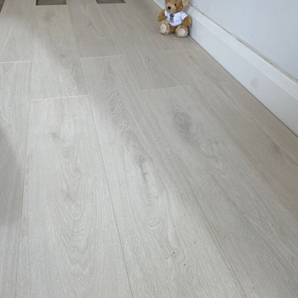 Konig Essence Alaska Oak 8mm (Laminate Flooring) - Wood Floor Store